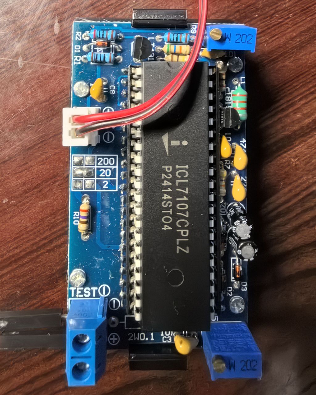 经典ADC芯片：万用表中的 ICL7106 / ICL7107 - Crazy Ampilifer - 疯狂的运算放大器